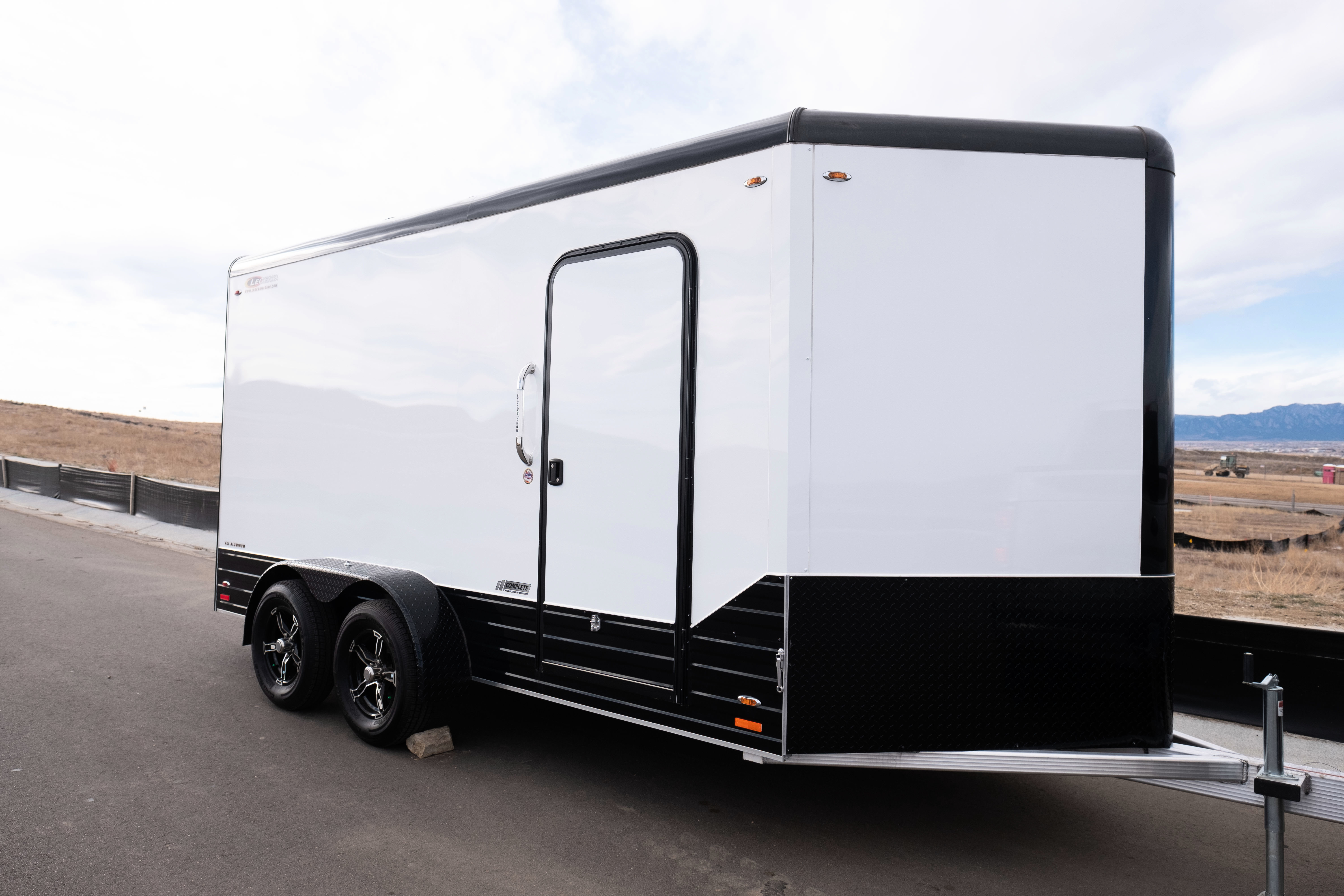 [BYO] Aluminum Deluxe V-Nose Trailer